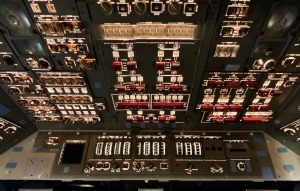 Explore the Space Shuttle Discovery's Flight deck at a 360 degree view ...